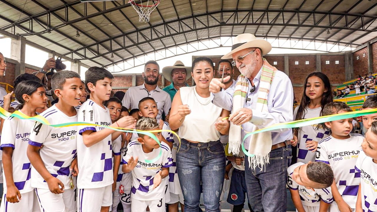 En La Merced ya disfrutan de su moderno coliseo: 630 millones invirtió ...